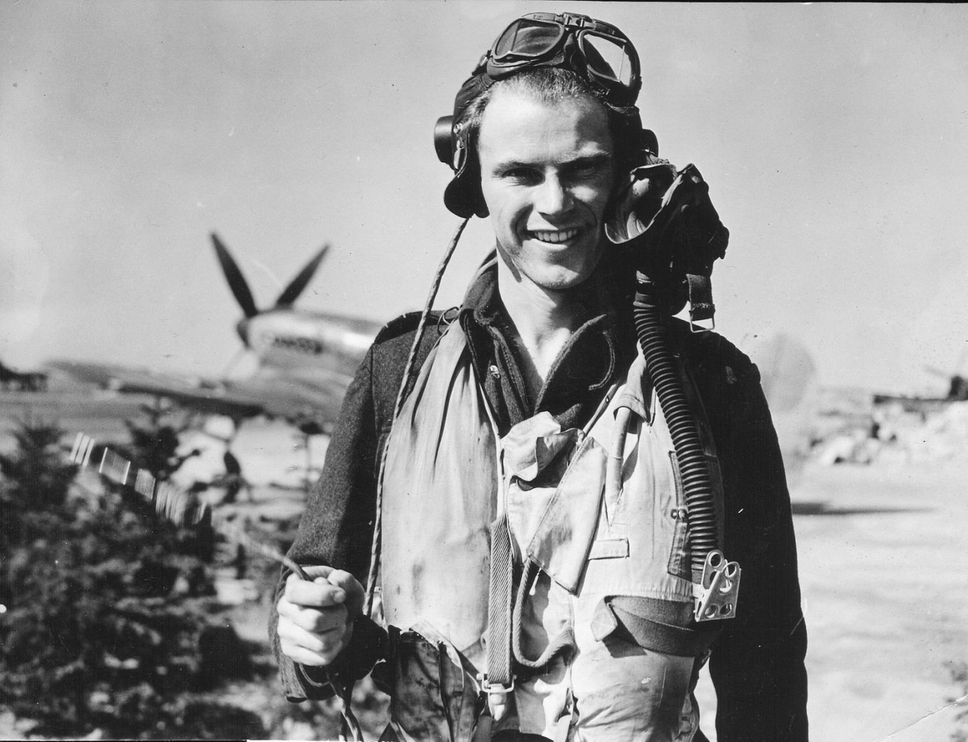 Harry Hardy DFC Hawker Typhoon Pilot - The Aviation Show